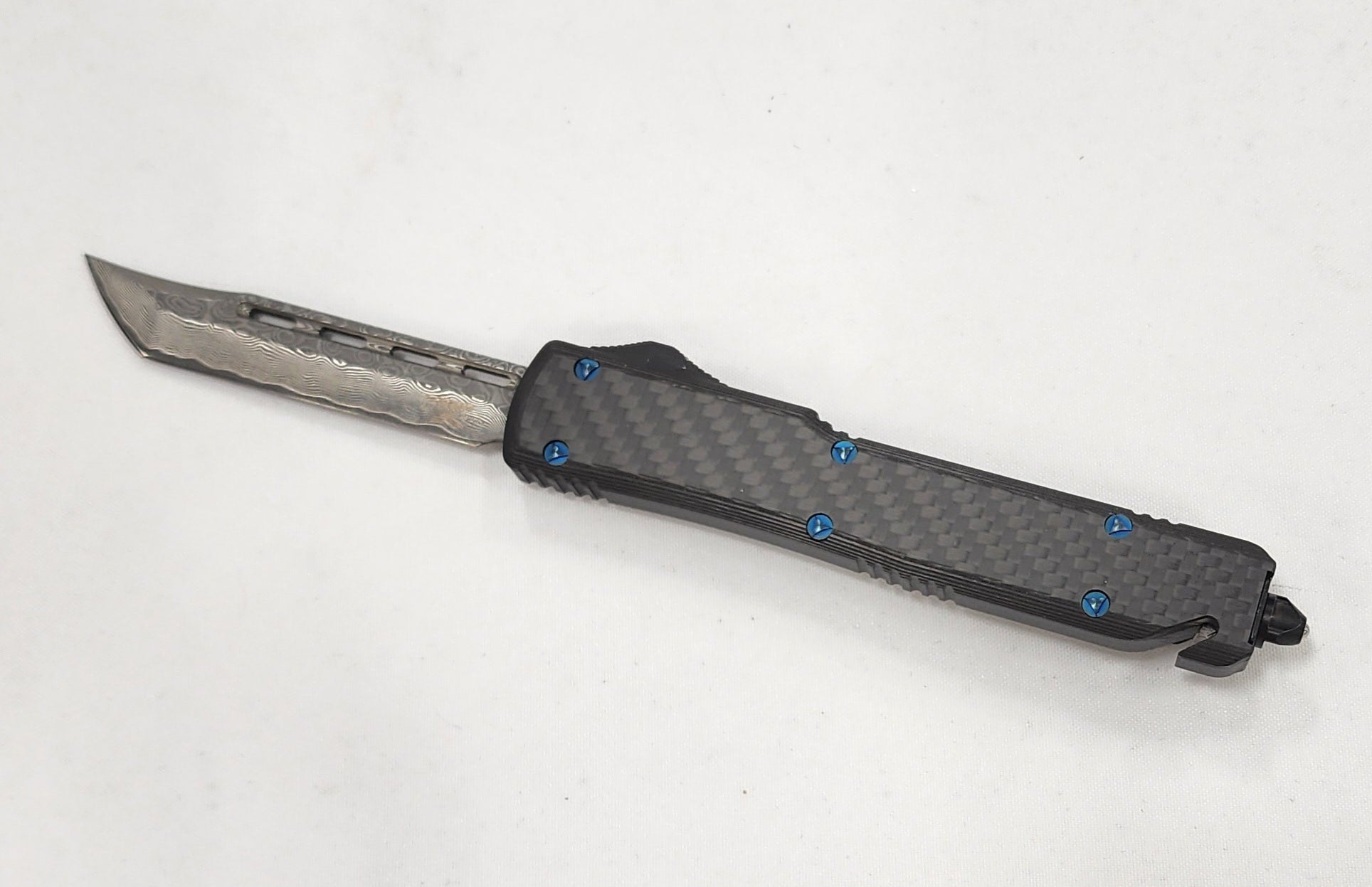 What Exactly are Out the Front Knives? – Anvil Knives